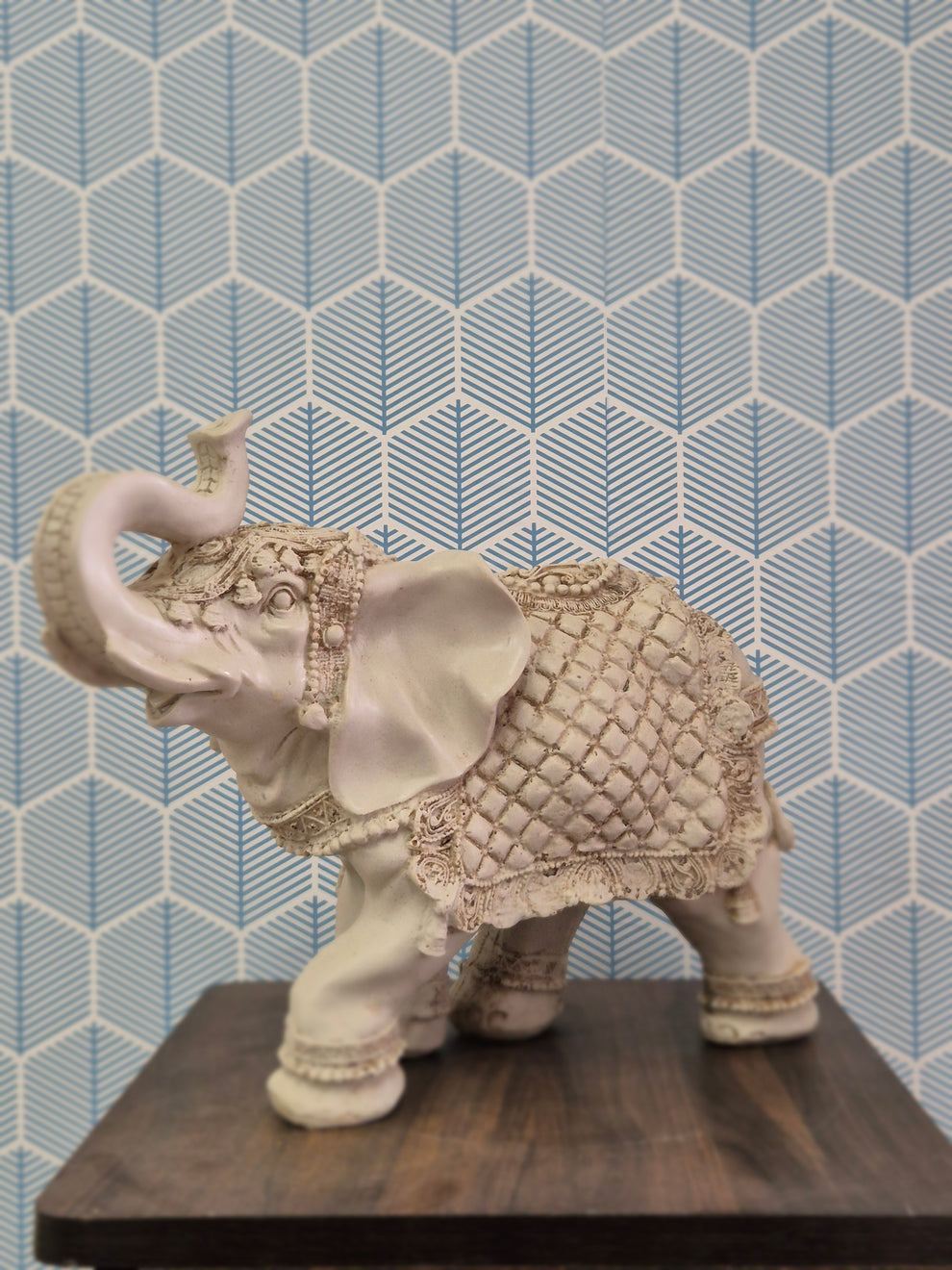 The Storytelling Elephant – PINK GAMLA